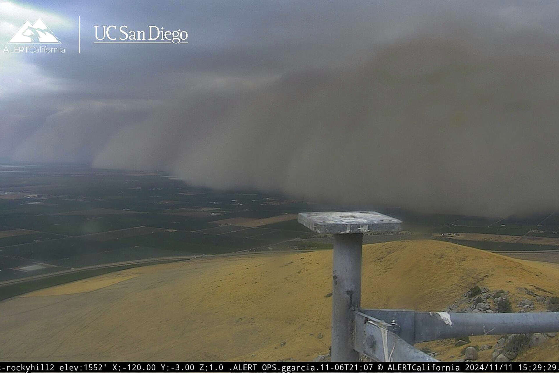 'Wall of dust' shrouds California's Central Valley in rare haboob