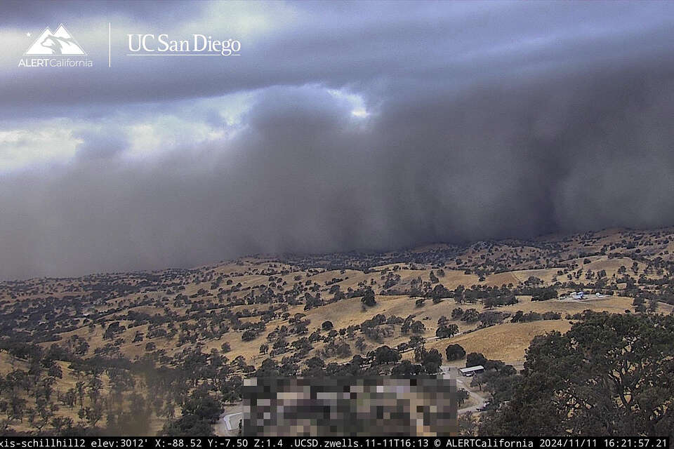 'Wall of dust' shrouds California's Central Valley in rare haboob