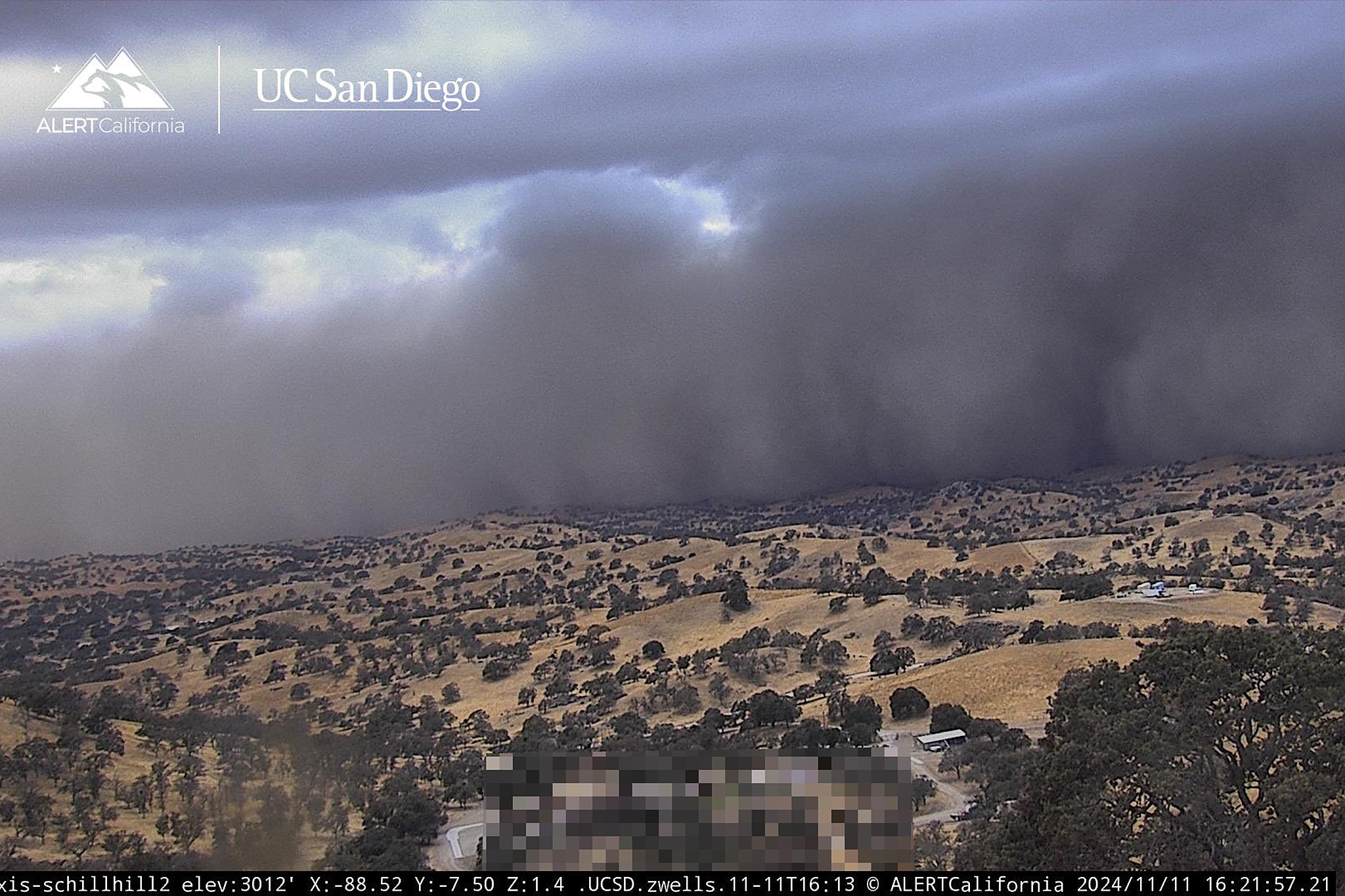 'Wall of dust' shrouds California's Central Valley in rare haboob
