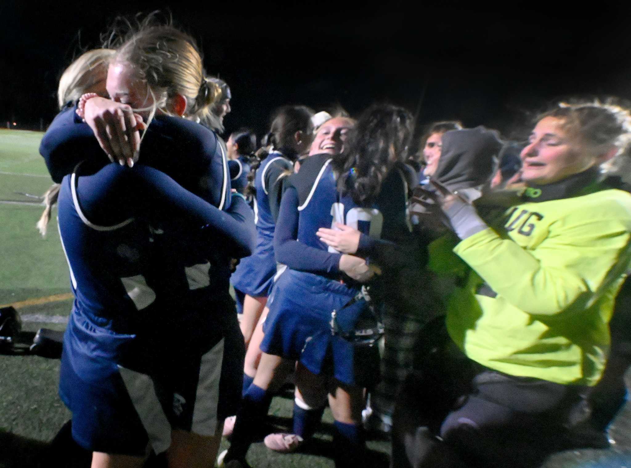 Shepaug Valley field hockey team knocks off reigning champ Daniel Hand