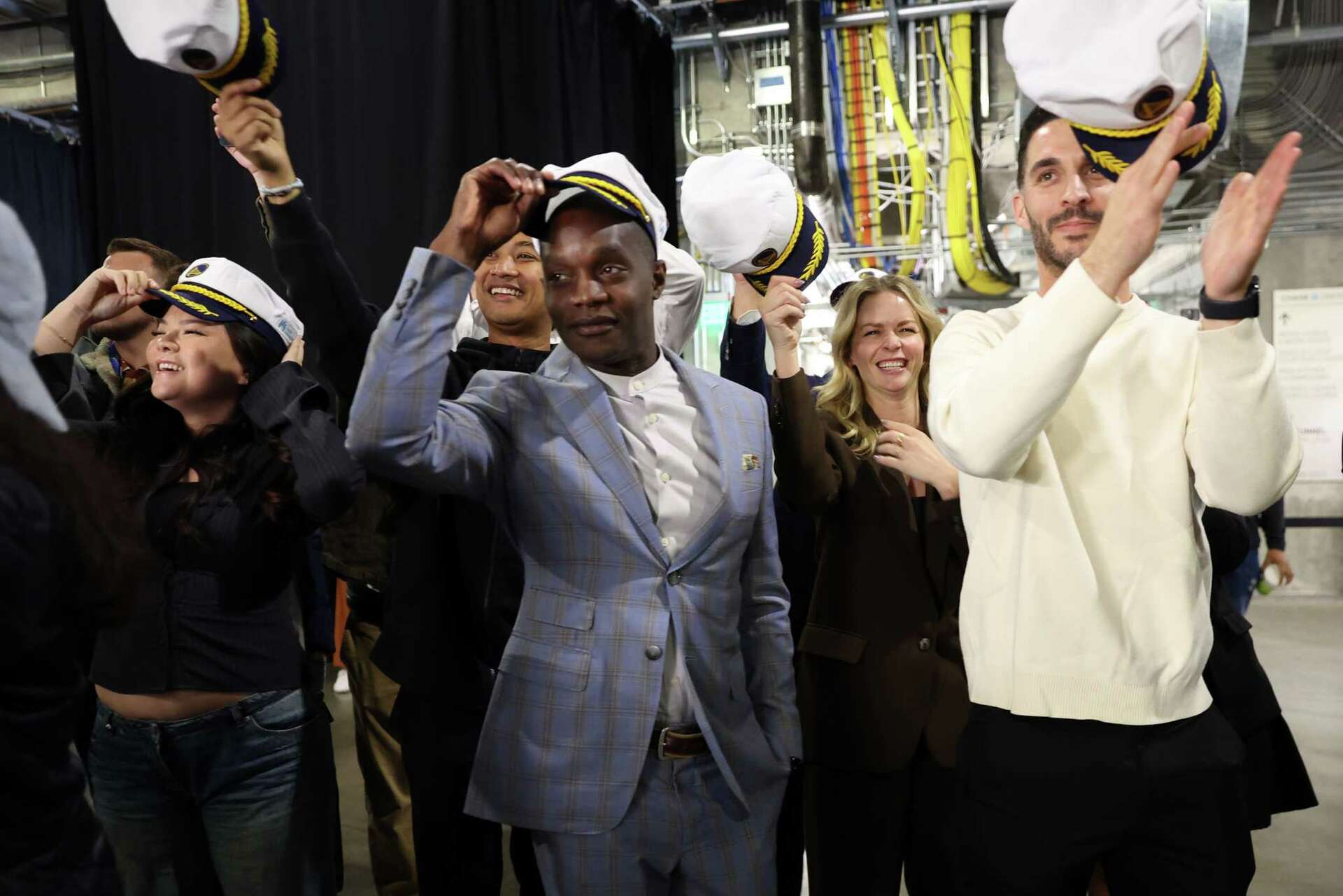 Ex-Warrior Klay Thompson awash in adoration in return ot Chase Center