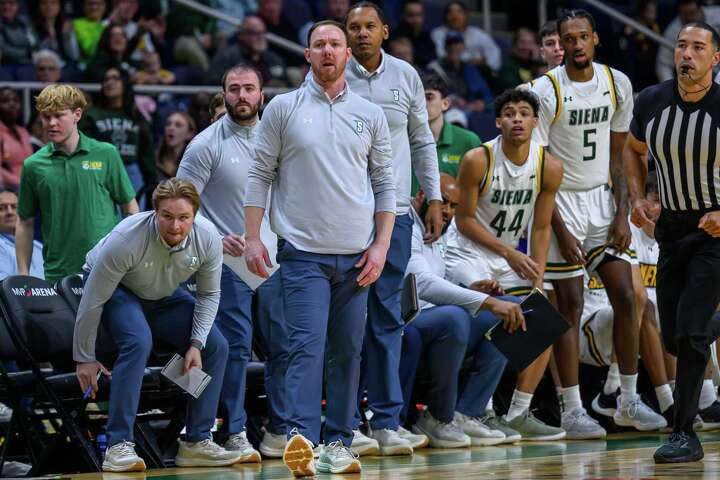 Siena men's basketball beats American to improve to 3-0