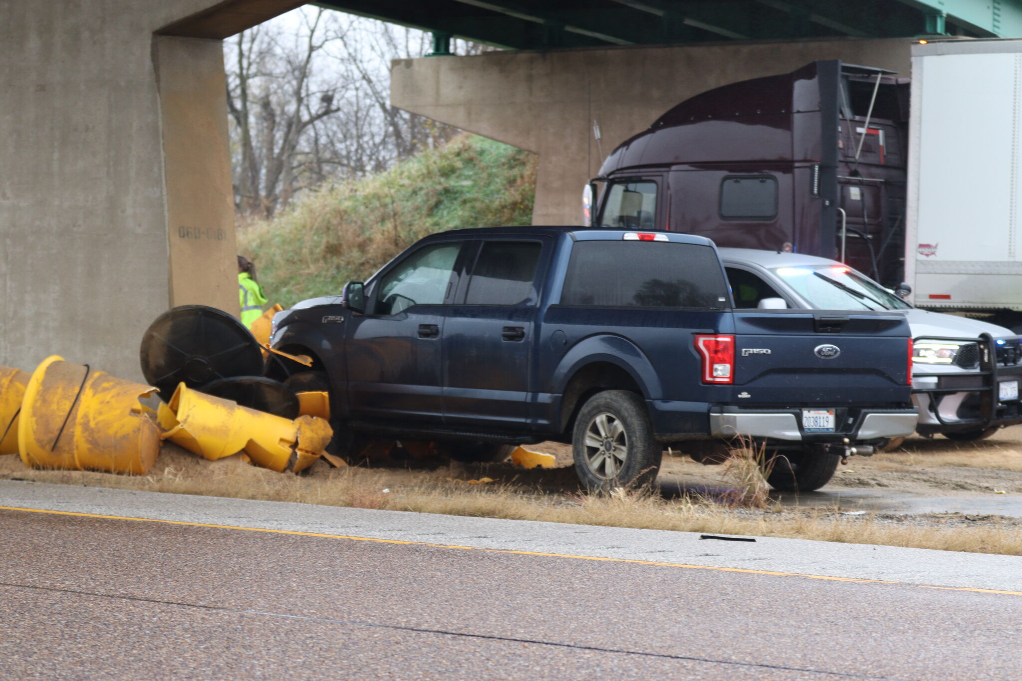 Illinois State Police respond to crash on Interstate 55
