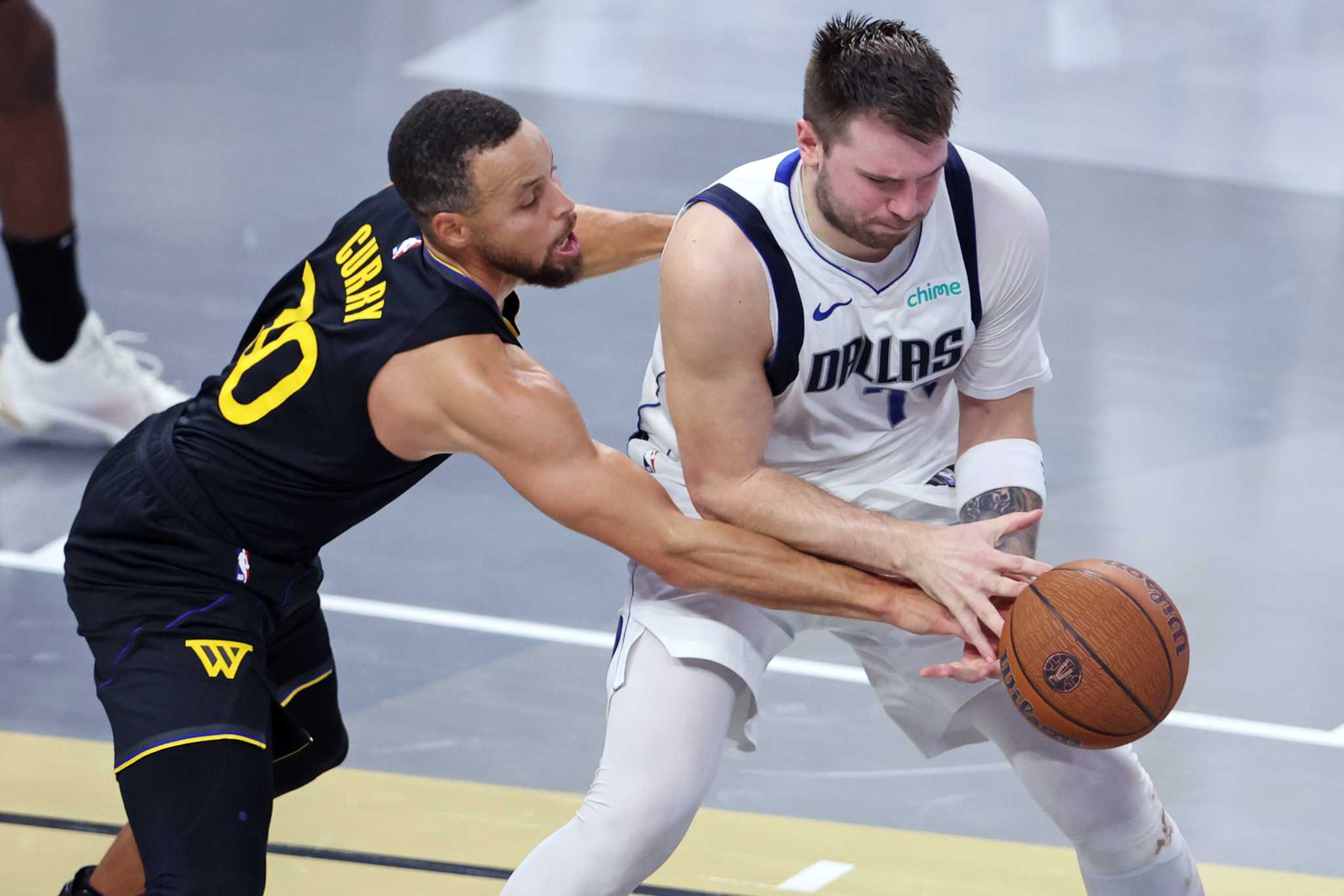 Steph Curry’s trainer explains why Warriors guard looks strong as ever Steph Curry’s trainer explains why Warriors guard looks strong as ever