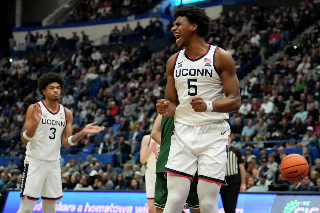 Alex Karaban, Liam McNeeley lead UConn men's basketball rout