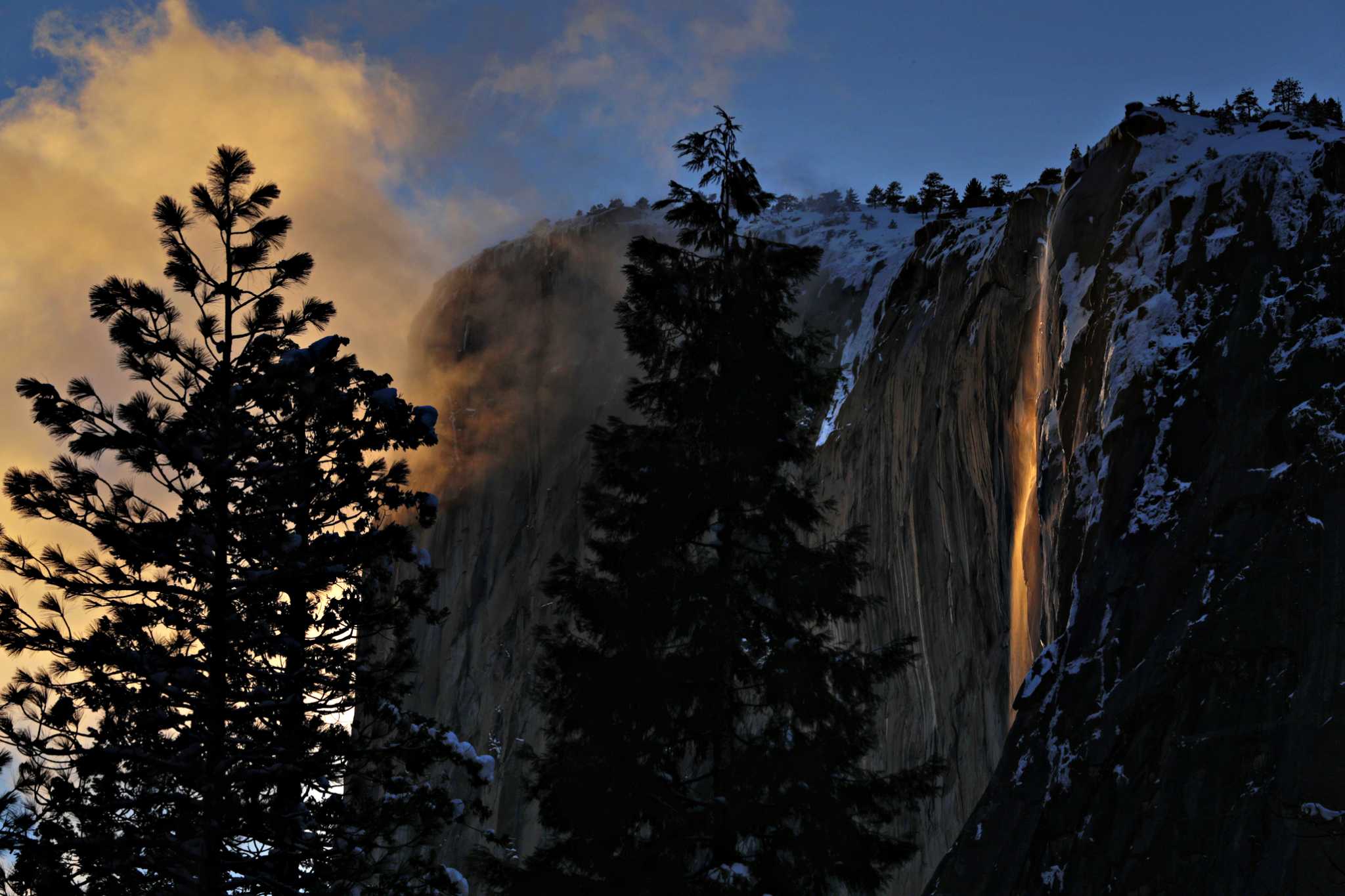 Yosemite reintroduces reservations for rare 'firefall' event
