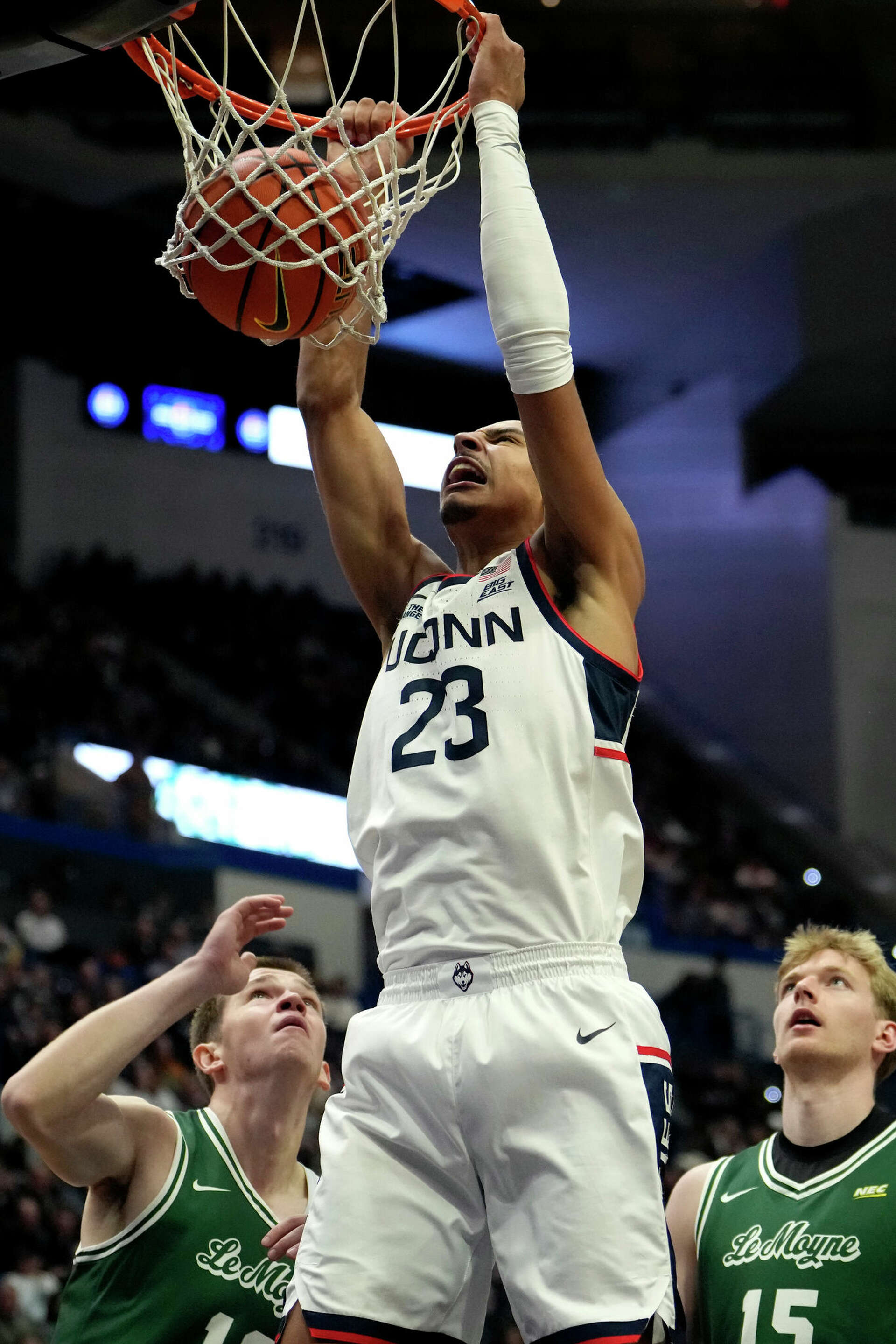 Alex Karaban, Liam McNeeley lead UConn men's basketball rout
