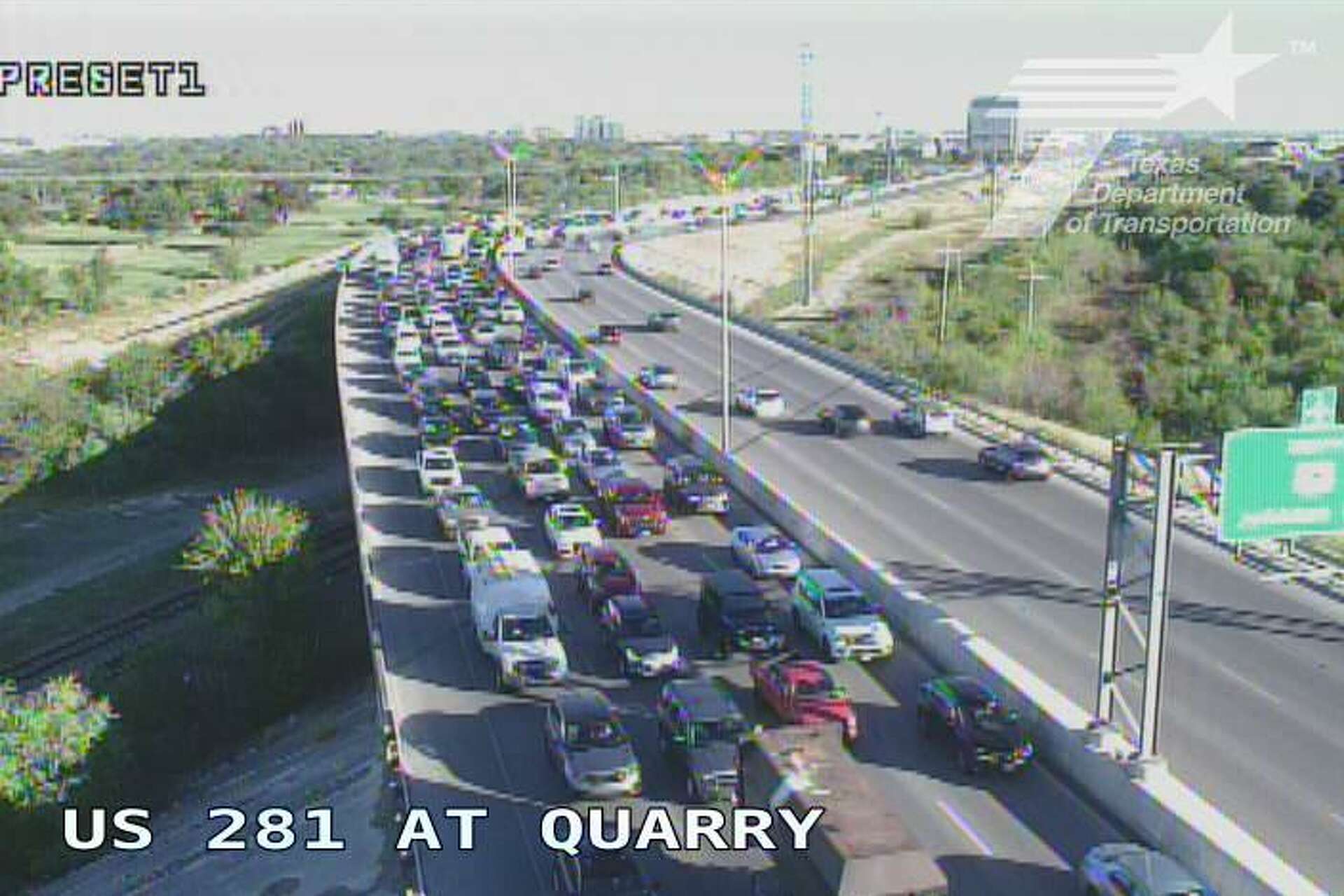 Major San Antonio highway down to one lane after crash