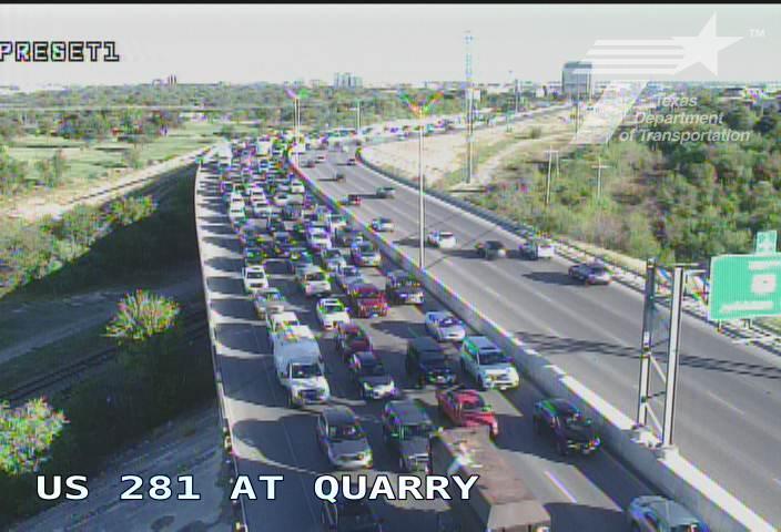 Major San Antonio highway down to one lane after crash