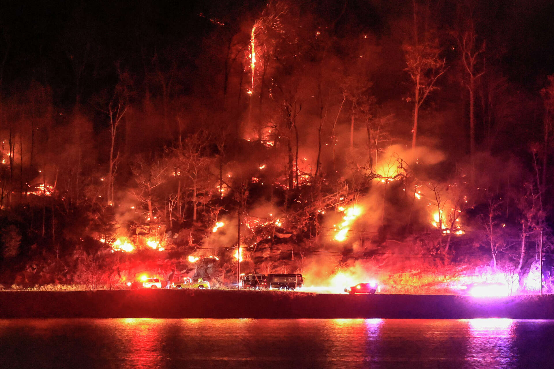 Jennings Creek Wildfire: Containment efforts to cause heavy smoke