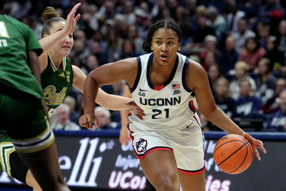 What sets UConn women's basketball freshman Sarah Strong apart?
