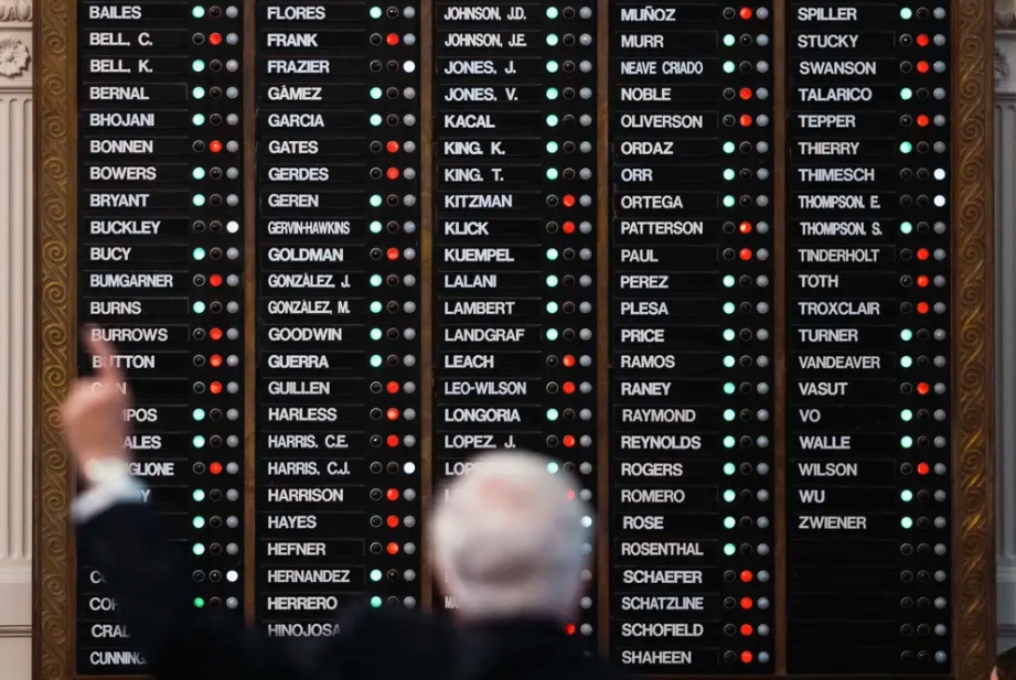 Texas lawmakers file their first bills of 2025 legislative session