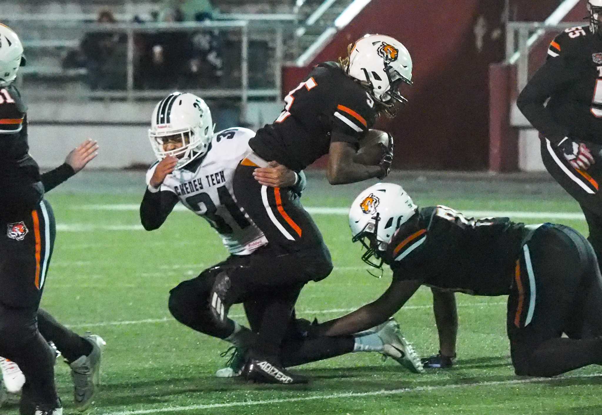 Bullard-Havens defeats Cheney Tech, stays in CIAC playoff race