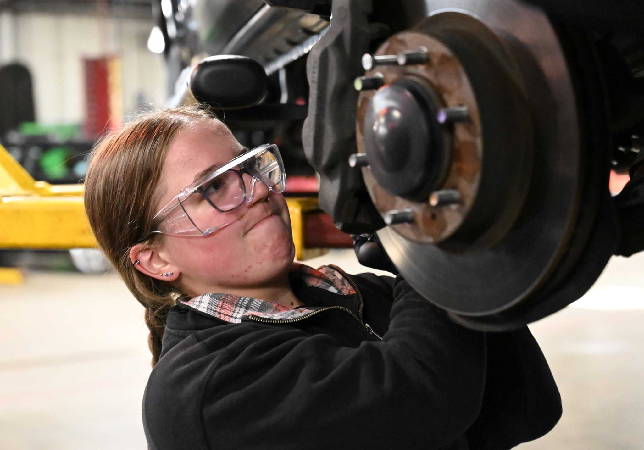 More women enroll Hudson Valley Community College automotive program