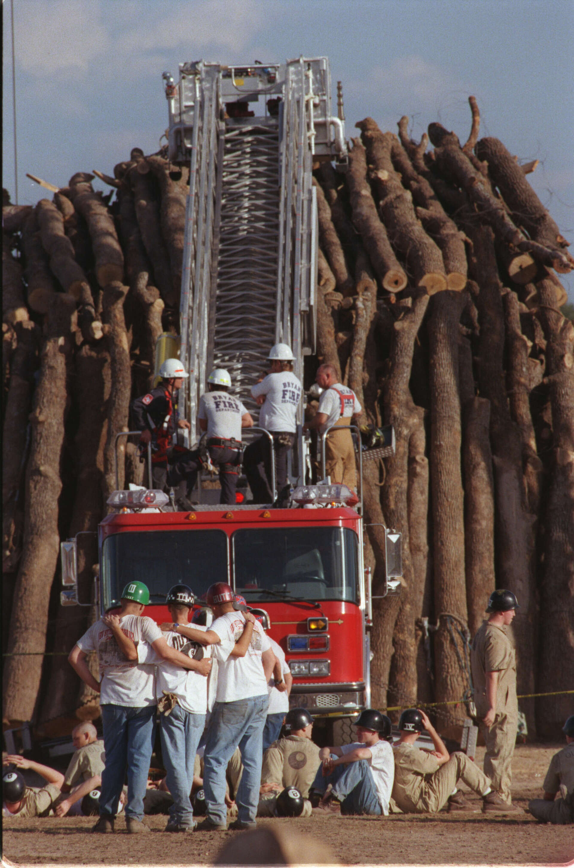 Texas A&M bonfire collapse 25 years later: Aggie community remembers