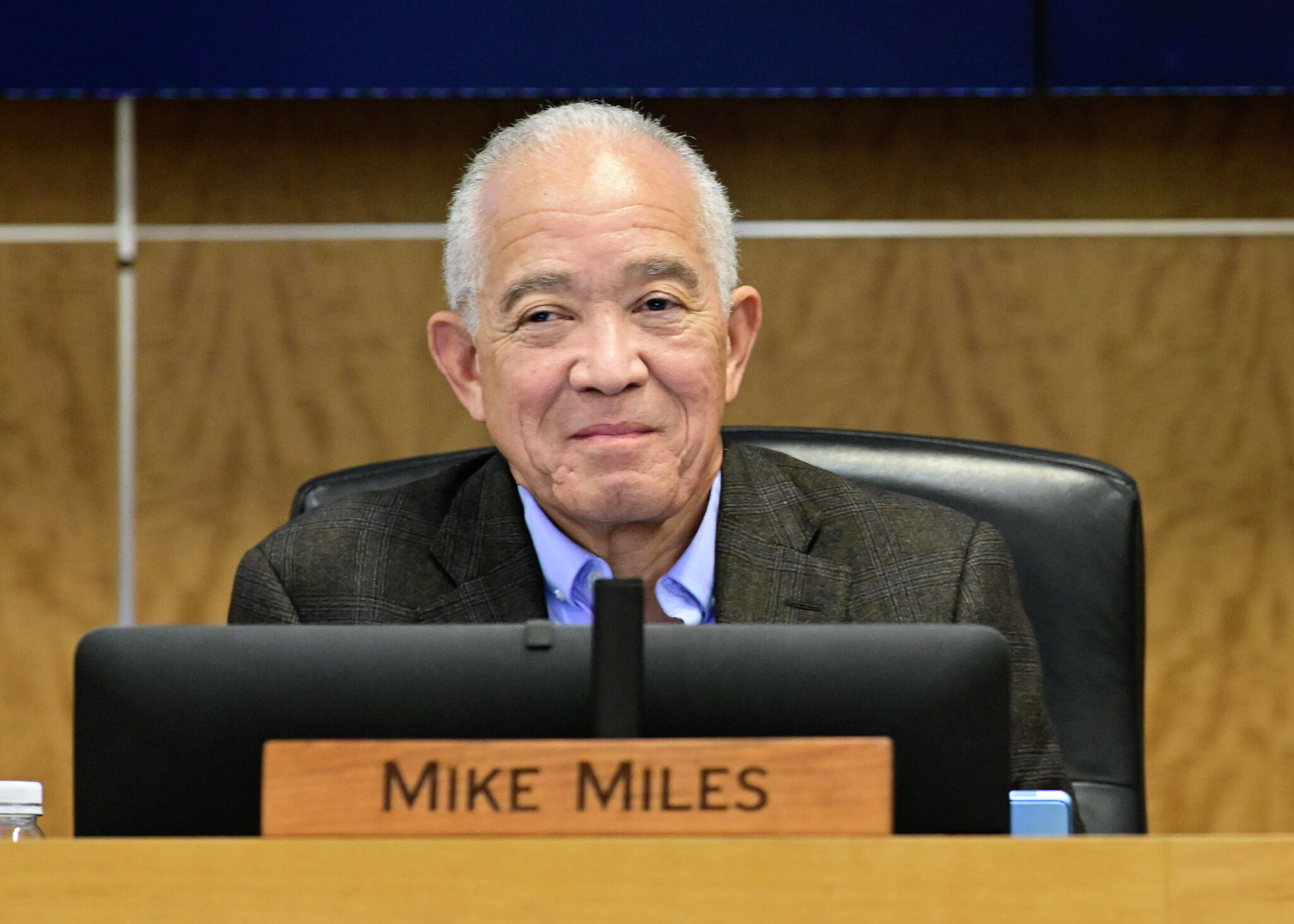Houston ISD extends controversial superintendent's contract