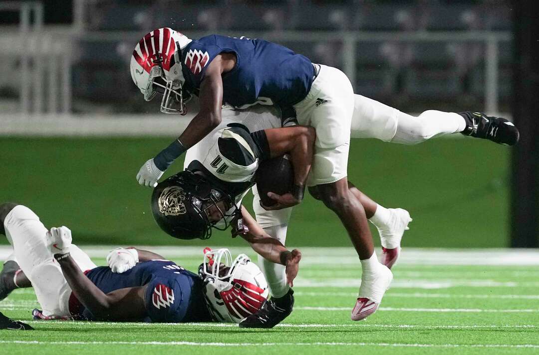 High school football playoffs: Conroe defeats Aldine Davis
