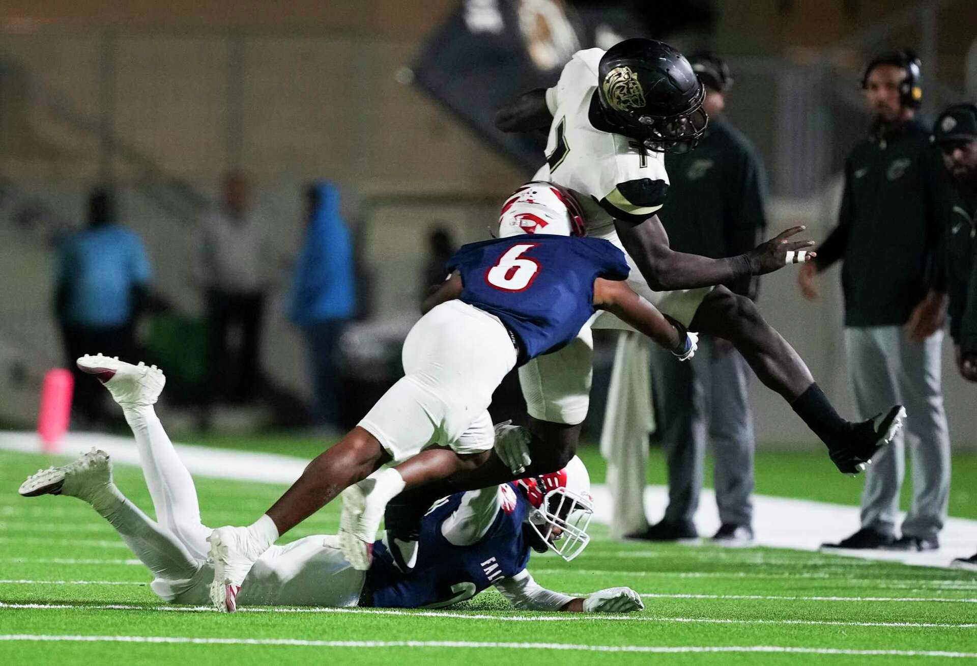 High school football playoffs: Conroe defeats Aldine Davis