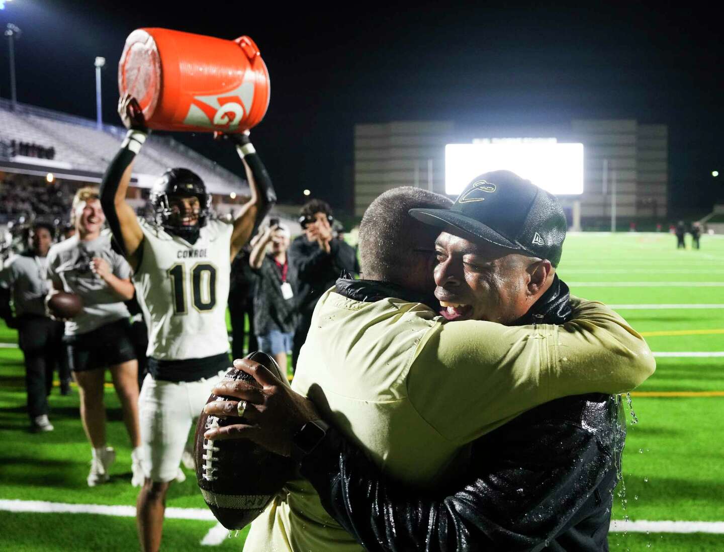 High school football playoffs: Conroe defeats Aldine Davis