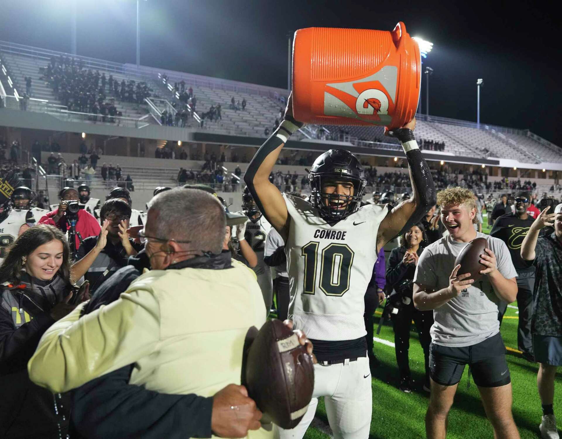 High school football playoffs: Conroe defeats Aldine Davis