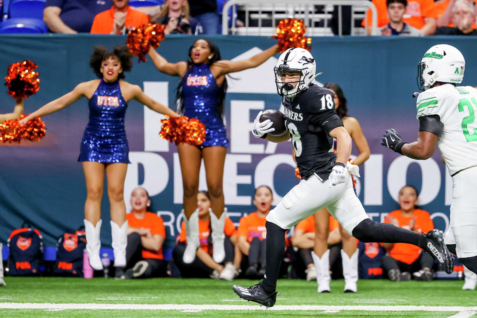 UTSA football to open practice with emphasis on player leadership