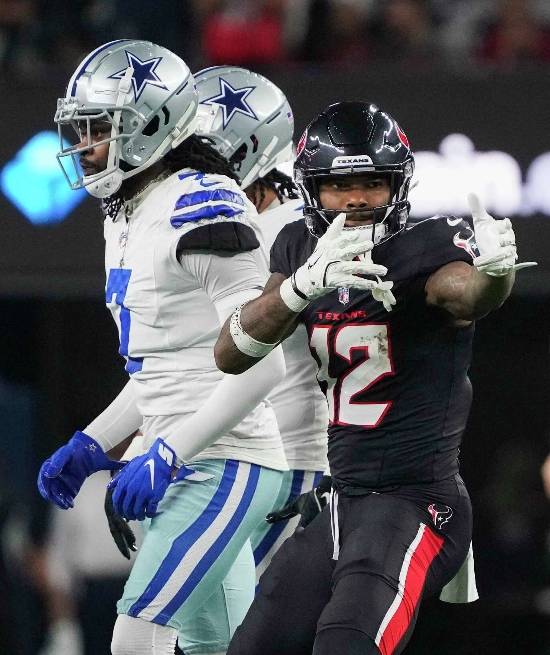 Houston Texans end two-game skid with rout of Dallas Cowboys on road