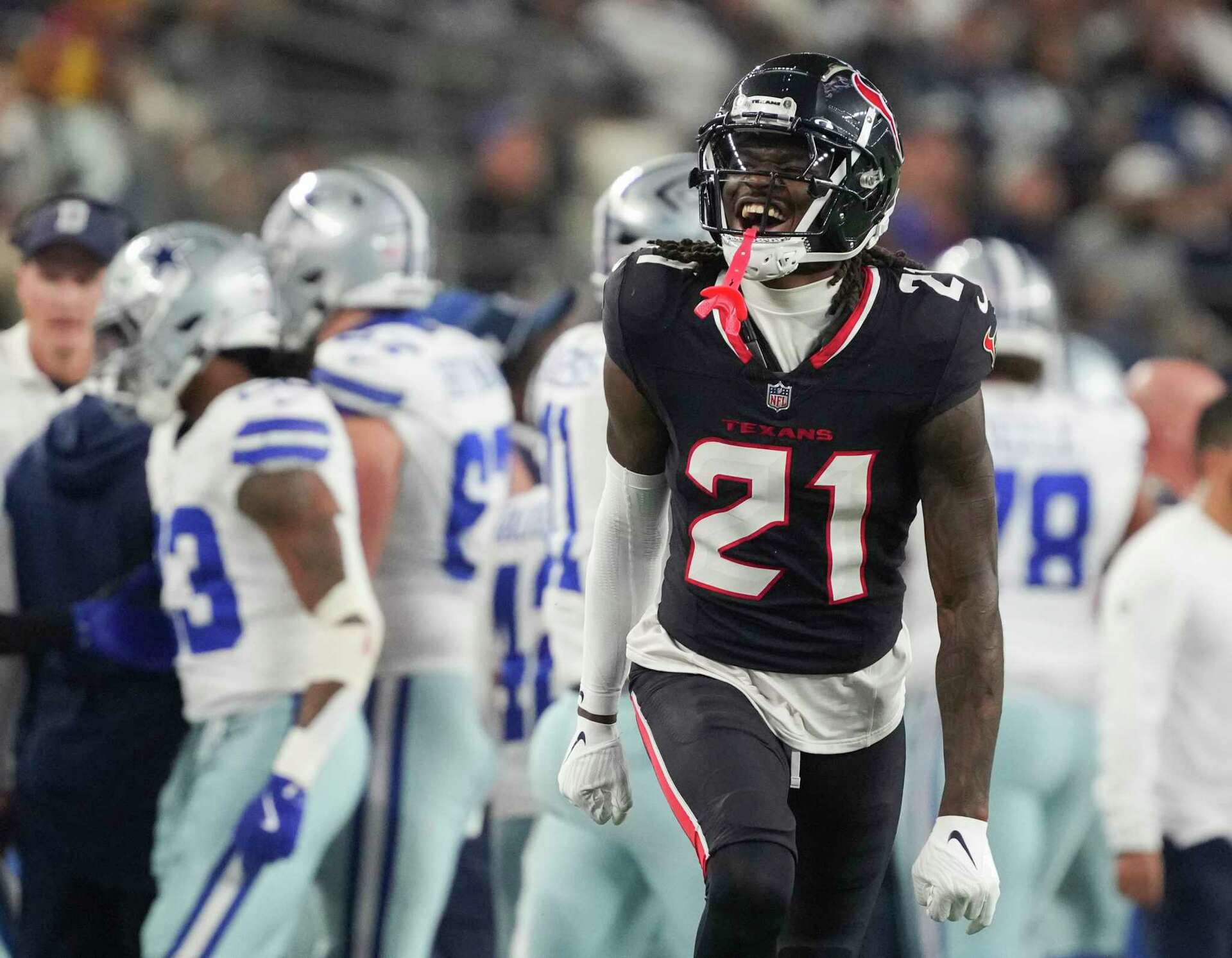 Houston Texans end two-game skid with rout of Dallas Cowboys on road