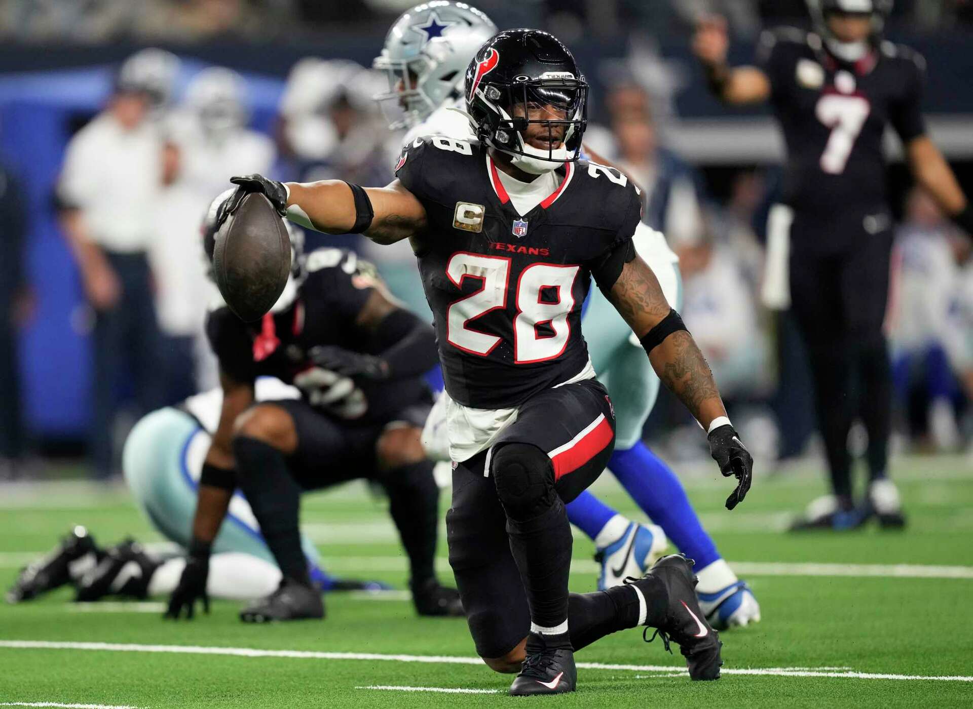 Houston Texans end two-game skid with rout of Dallas Cowboys on road