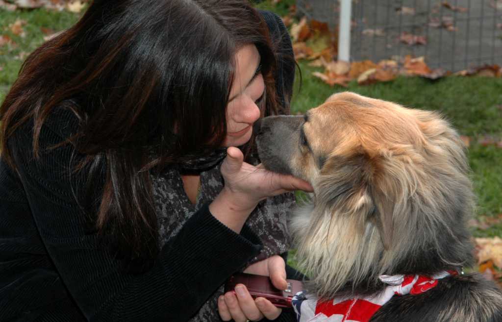 Rachael Ray happily goes to the dogs