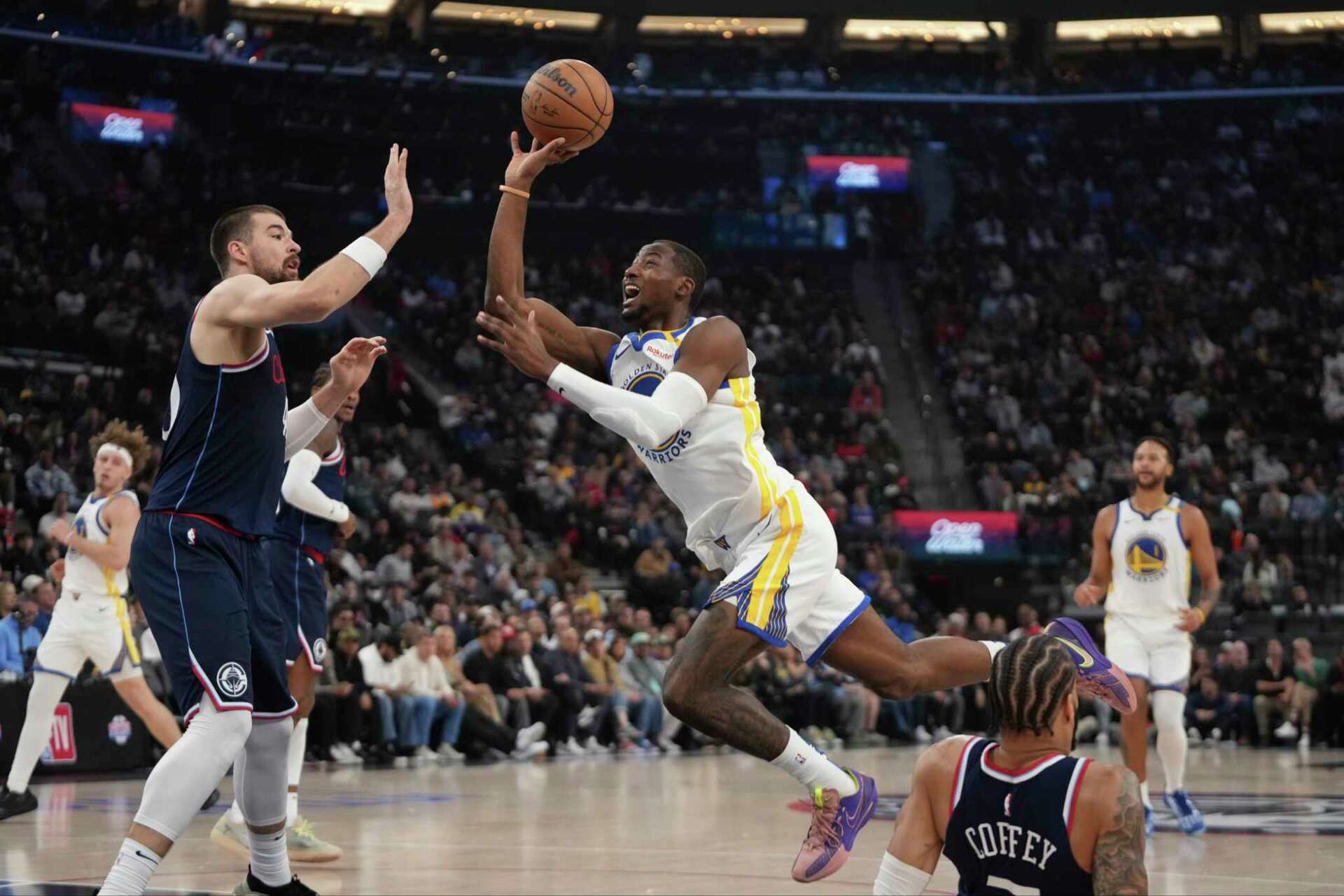 Warriors pile up the turnovers and flail at line in loss to Clippers