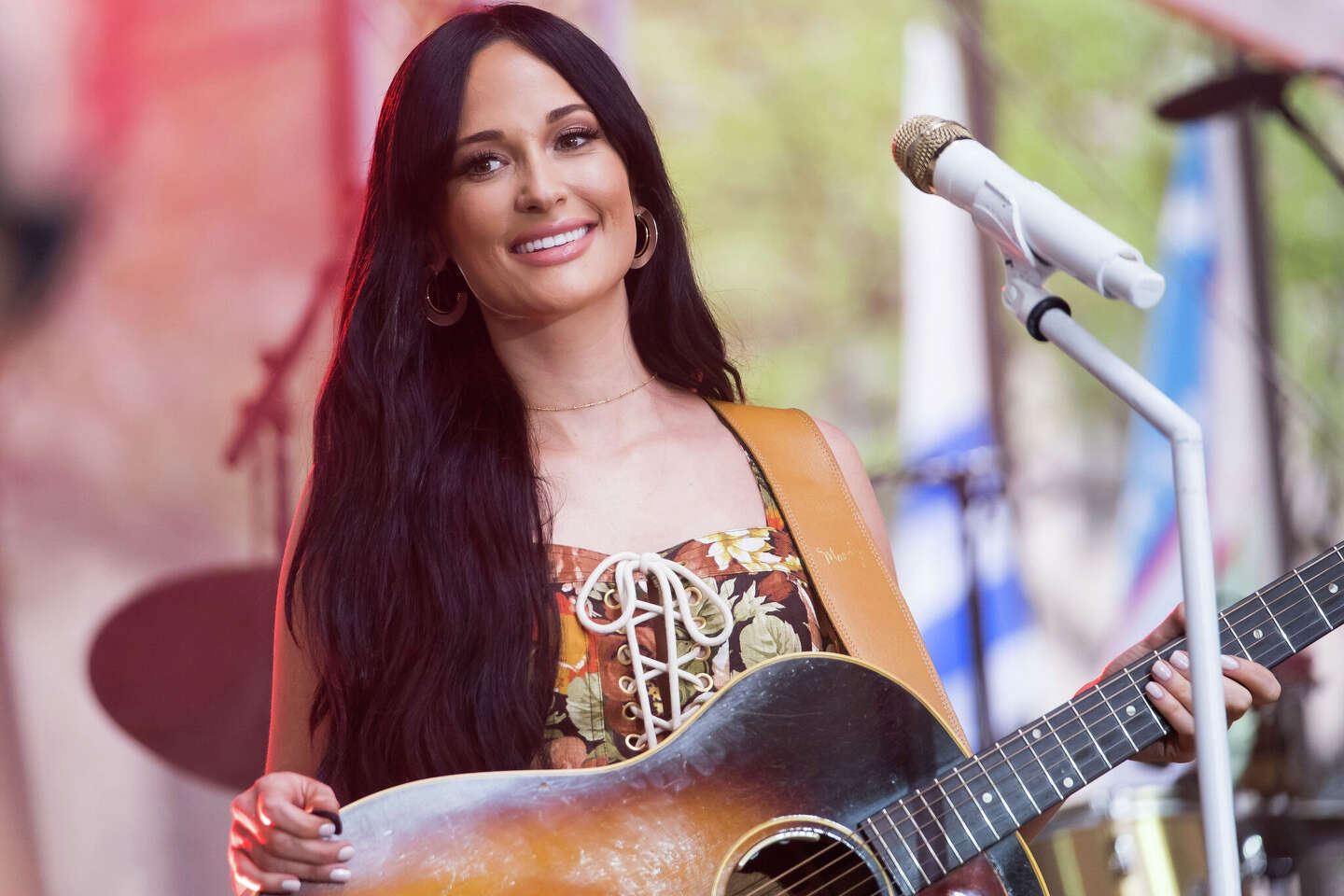 Texas native Kacey Musgraves dazzles Dallas dive bar with surprise set