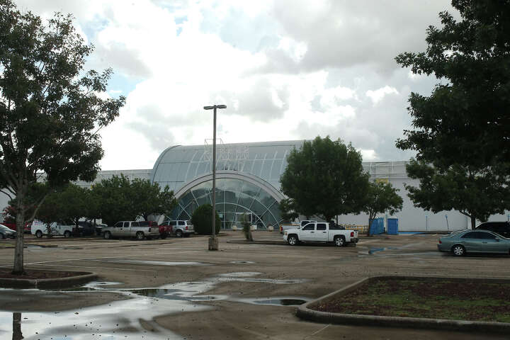 Old Houston Fry's Electronics to undergo $1.2M makeover