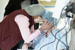 Derek Pfaff receives life-changing face transplant at Mayo Clinic