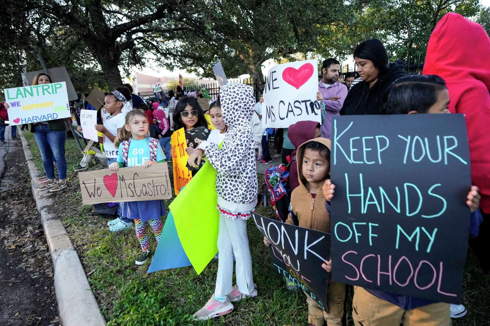 Parents at HISD's Lantrip Elementary protest teacher turnover