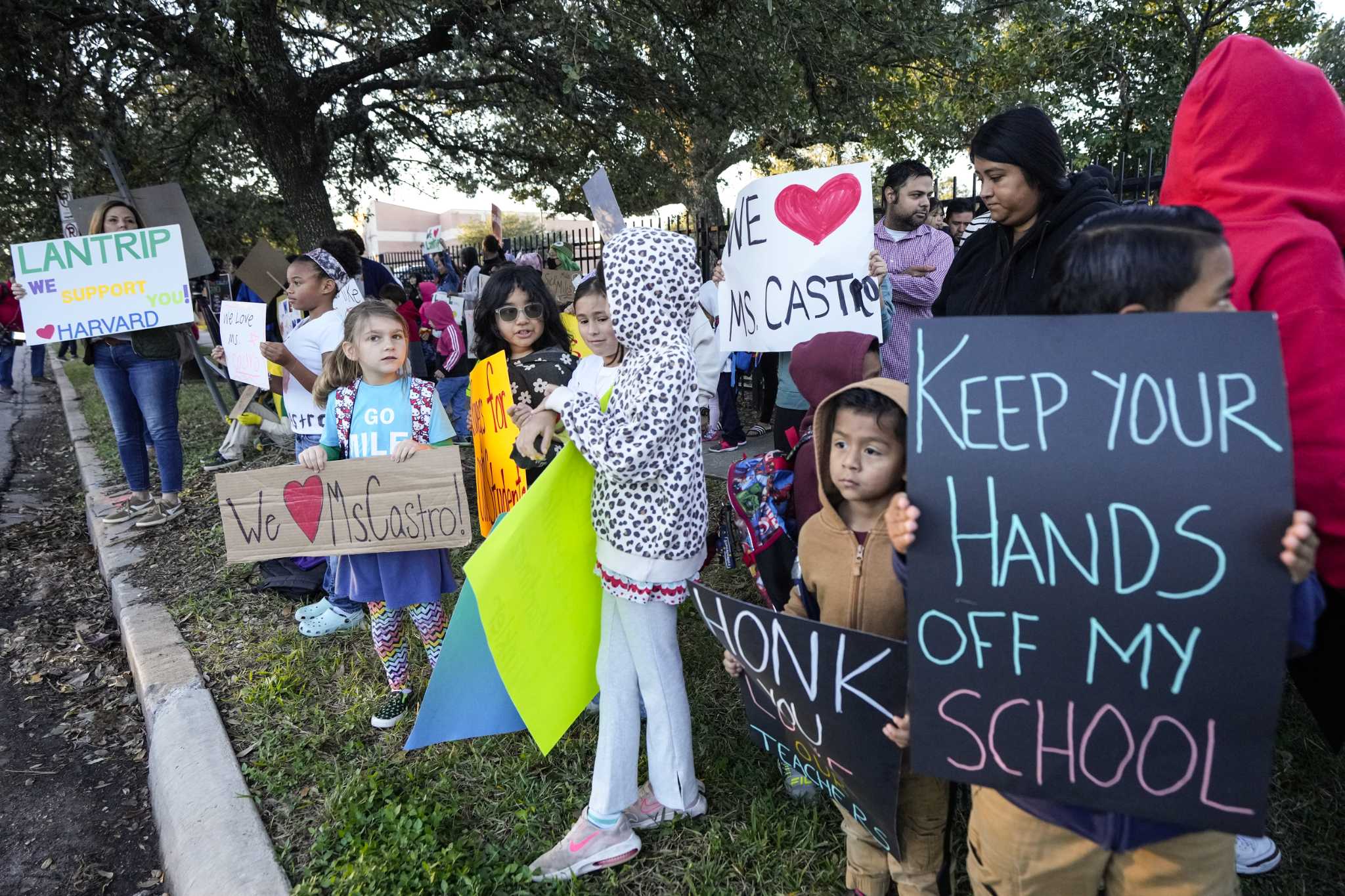 Parents at HISD's Lantrip Elementary protest teacher turnover