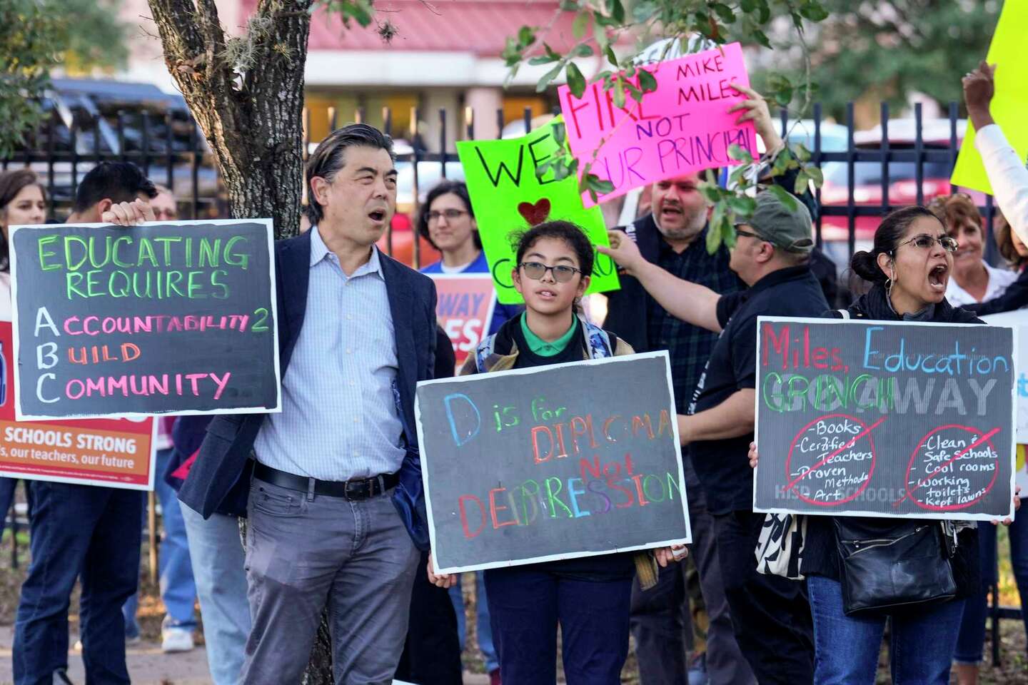 'Waves in the community': Many HISD schools have new leaders this year