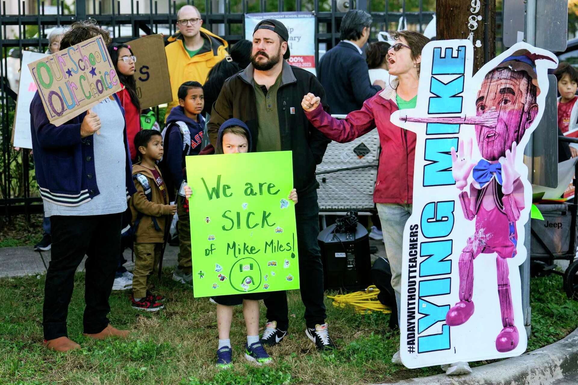 HISD parents protest for Lantrip Elementary principal placed on leave