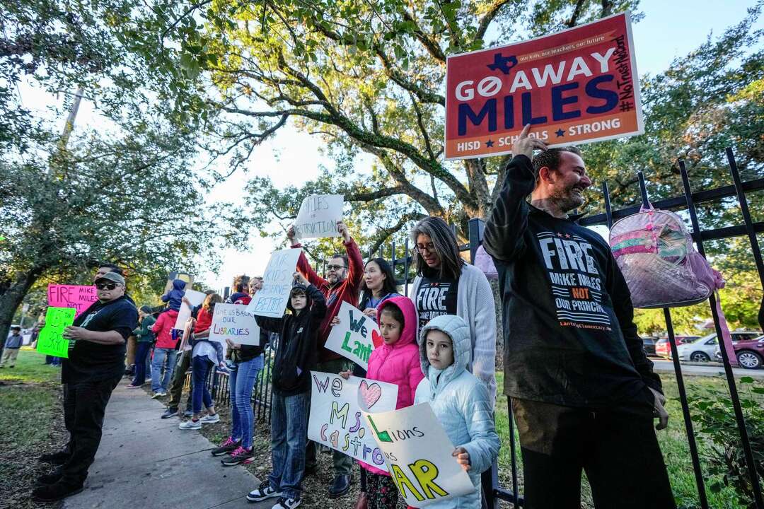 HISD parents protest for Lantrip Elementary principal placed on leave