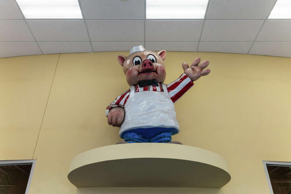 Handy Andy logo and other grocery store icons of San Antonio