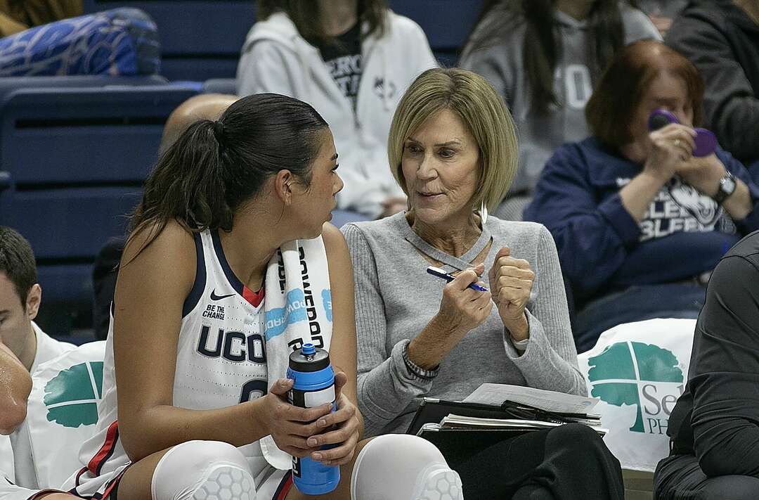 Behind Chris Dailey's record-setting UConn run with Geno Auriemma