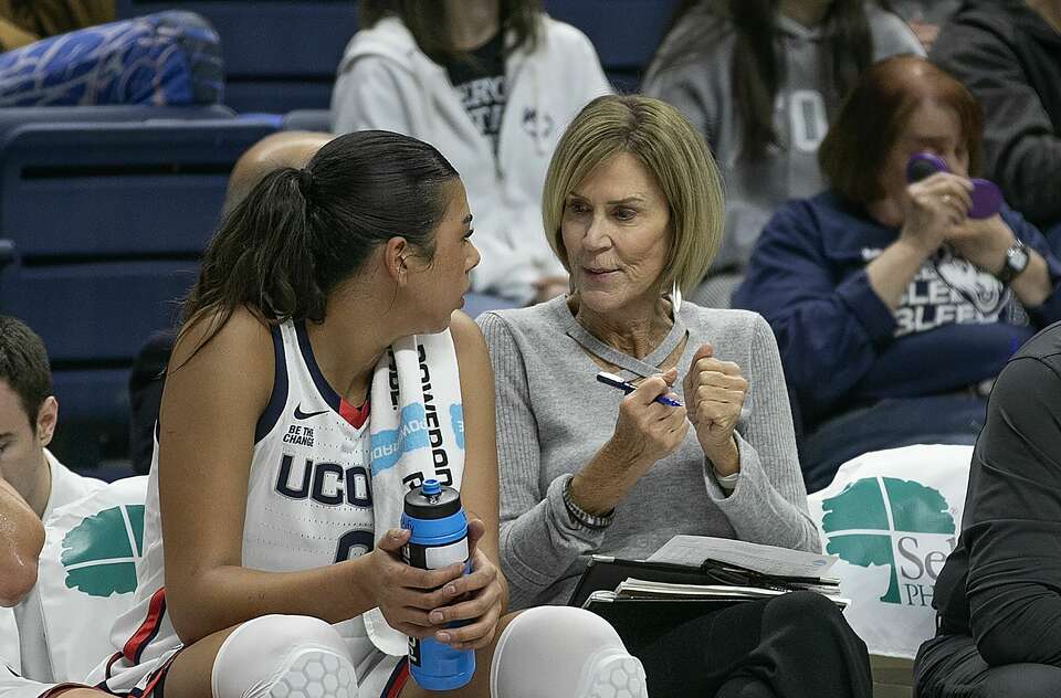 Behind Chris Dailey's record-setting UConn run with Geno Auriemma