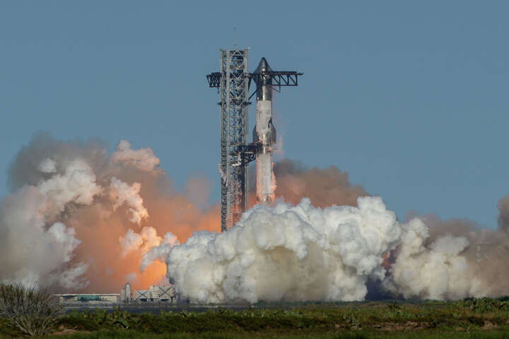 With Trump on hand, SpaceX launches Starship from South Texas