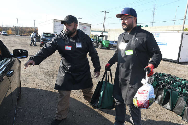 Bridgeport Rescue Mission gives out thousands of Thanksgiving meals