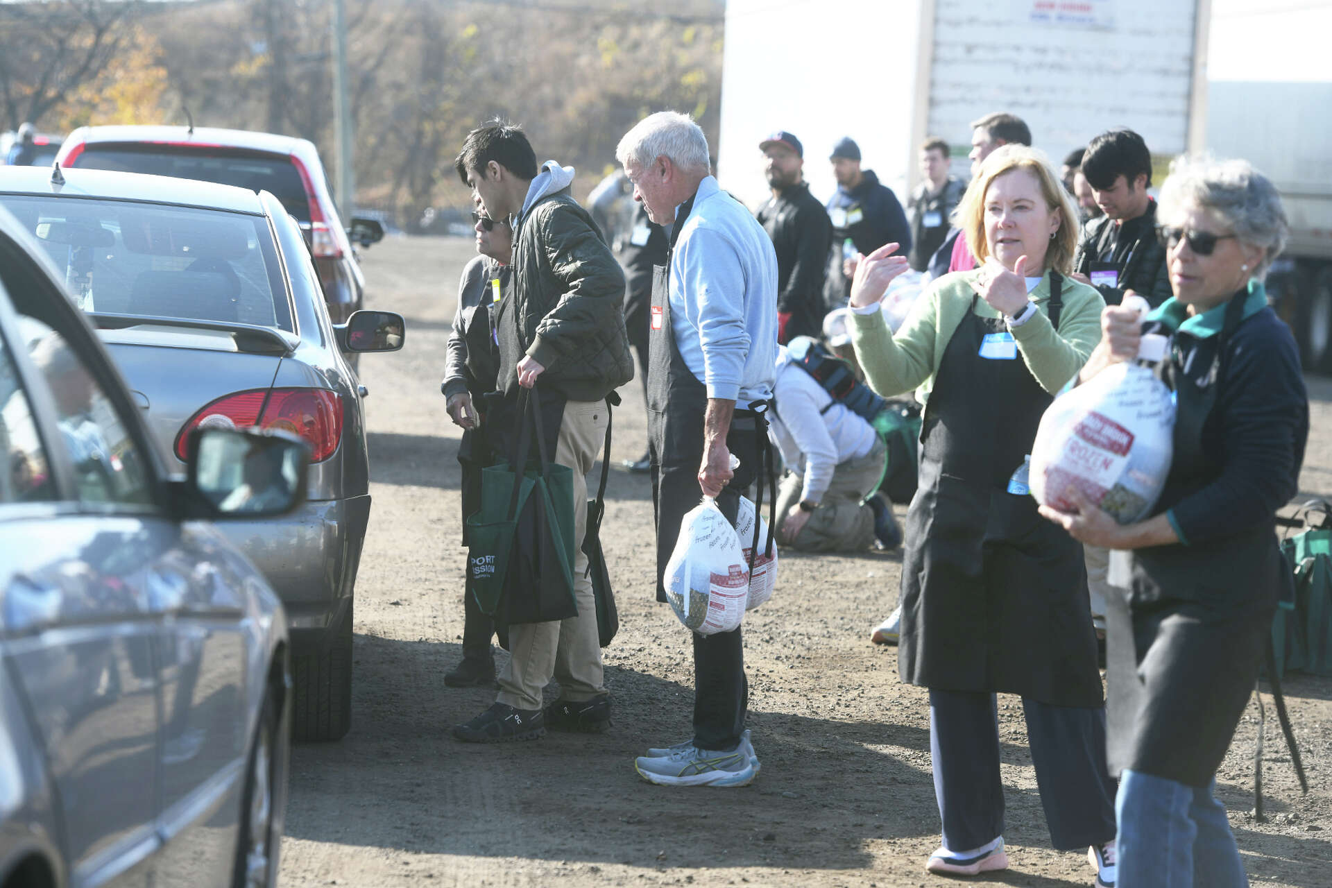 Bridgeport Rescue Mission gives out thousands of Thanksgiving meals