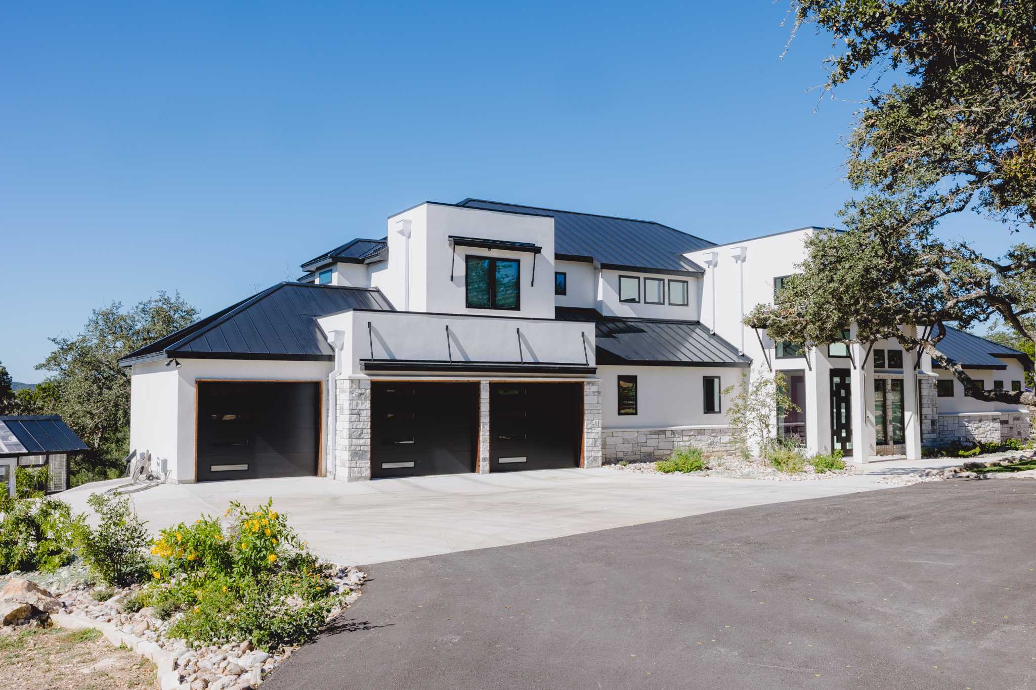 Helotes couple's Scenic Loop dream house has elevator, balcony