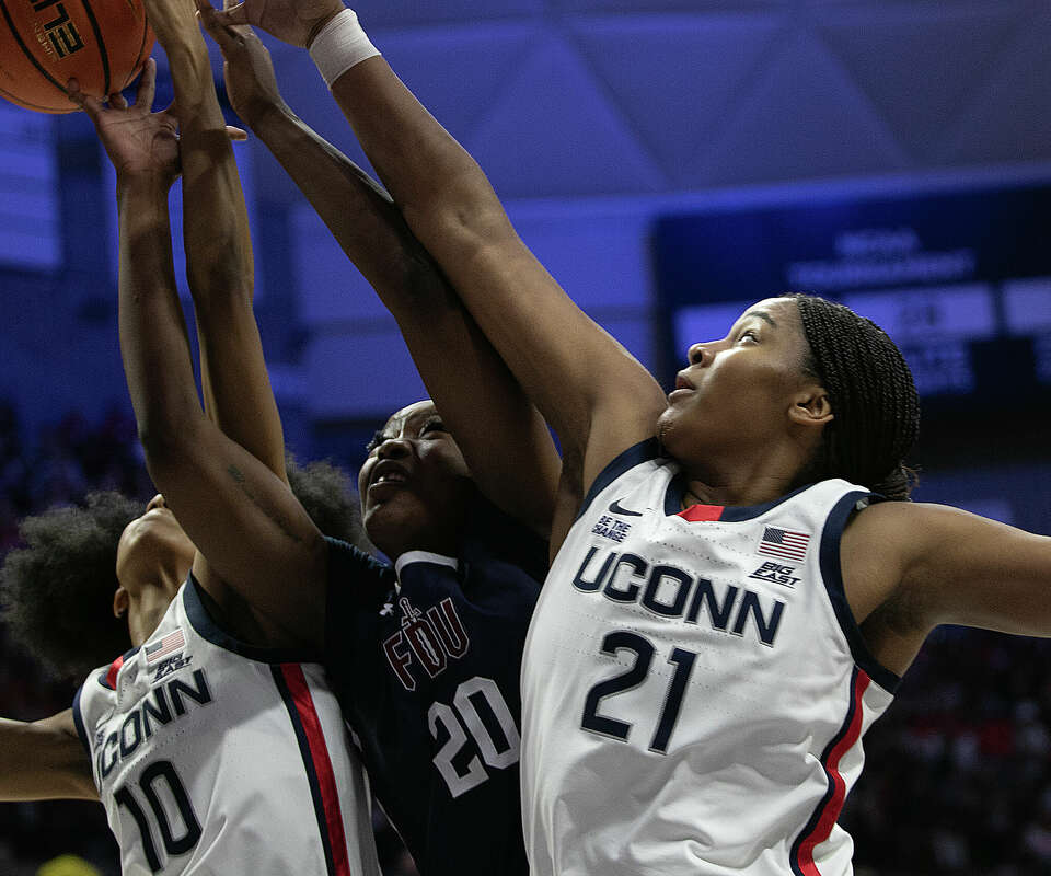 What sets UConn women's basketball freshman Sarah Strong apart?