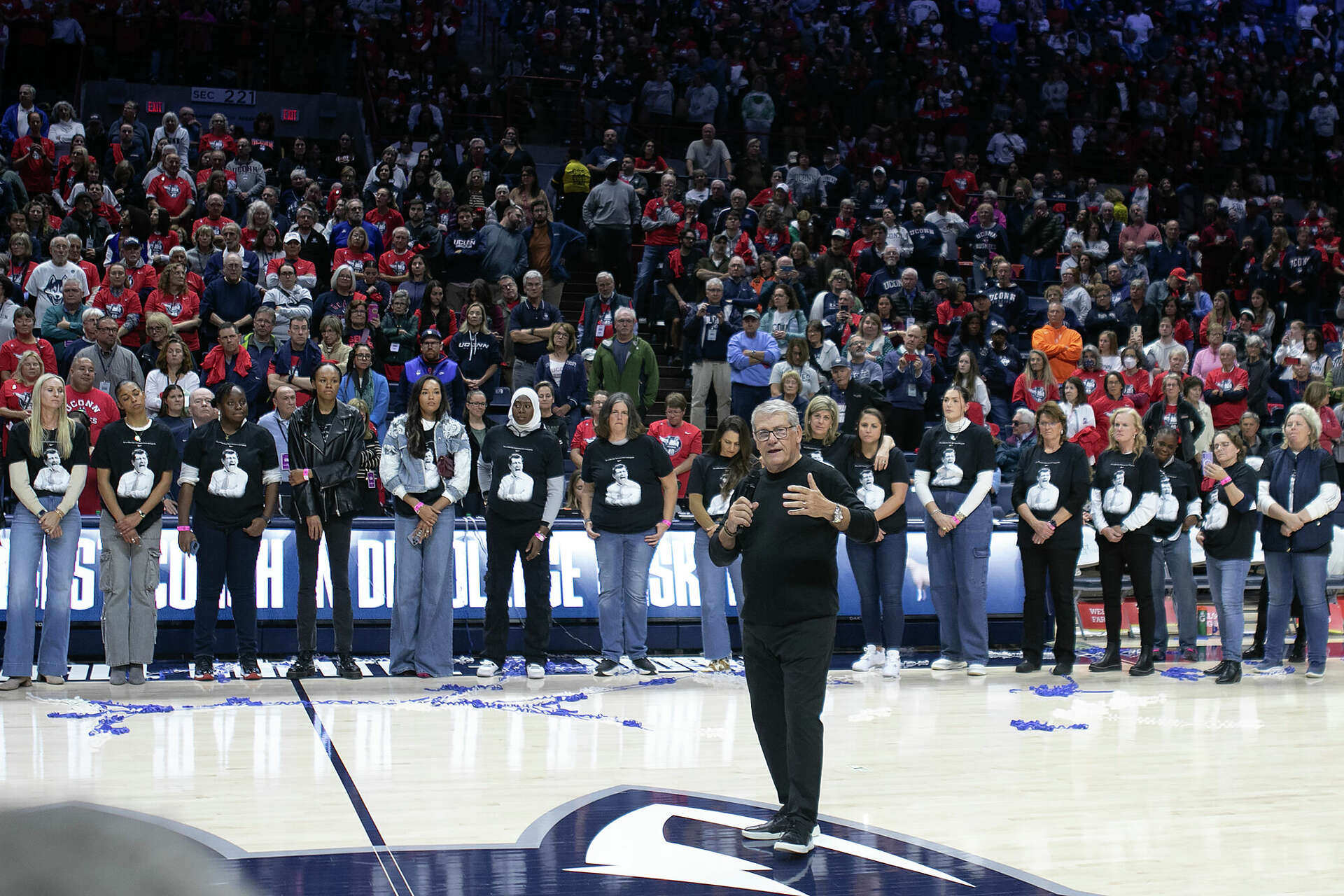 Geno Auriemma: Watch the UConn coach's speech again after record win