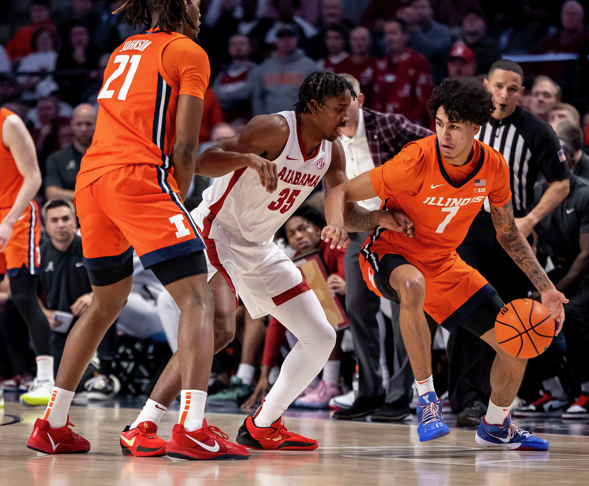Alabama hands Illinois its first loss of season