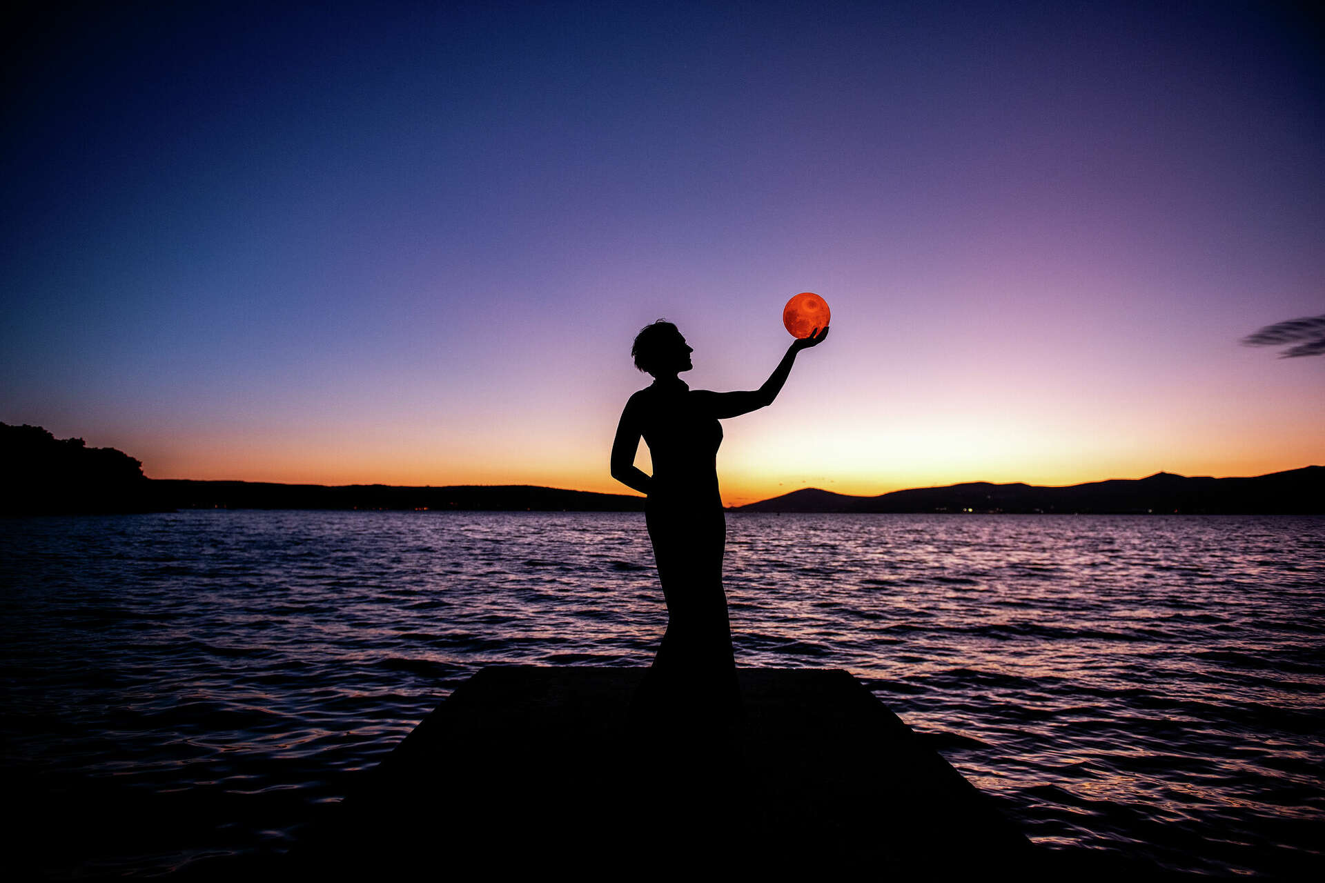 Horoscope for Monday, 11/25/24 by Georgia Nicols