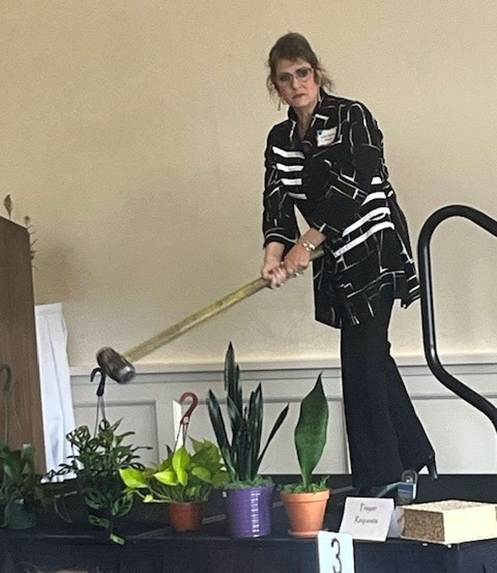 Christian Women's Connection to host 'Christmas Music' luncheon